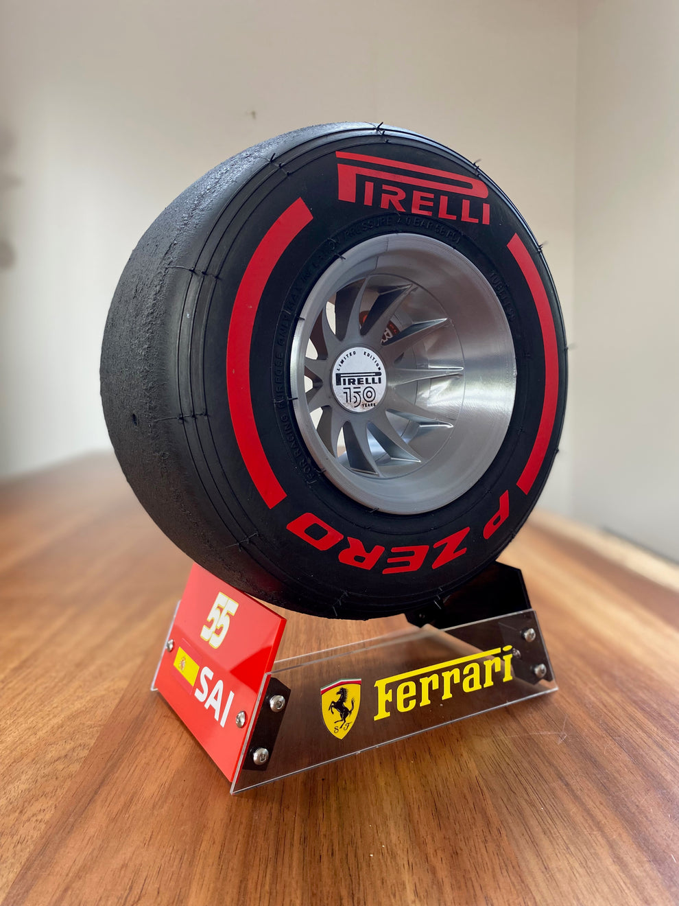 Carlos Sainz (Ferrari) - F1 Tyre with Stand – Replica Wheels