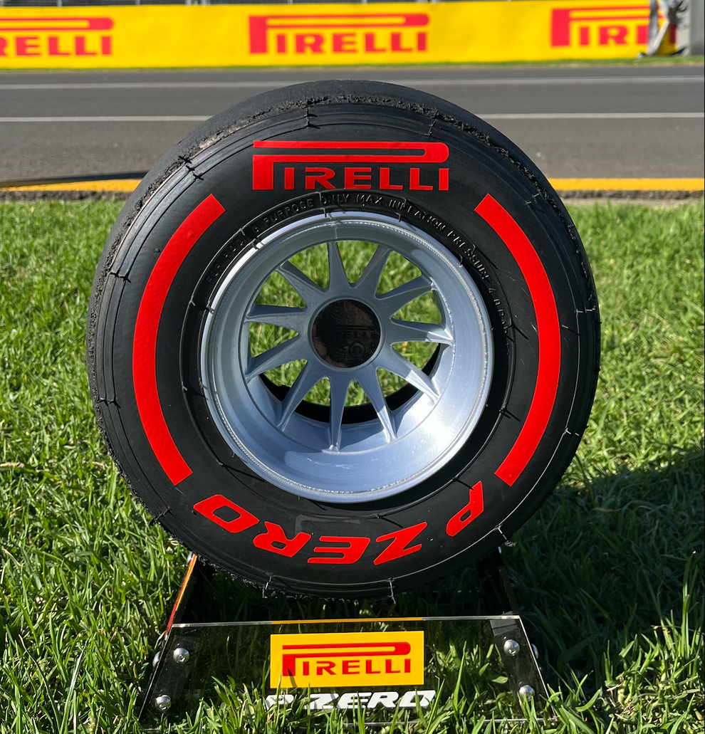 Pirelli Soft F1 Tyre with Stand – Replica Wheels